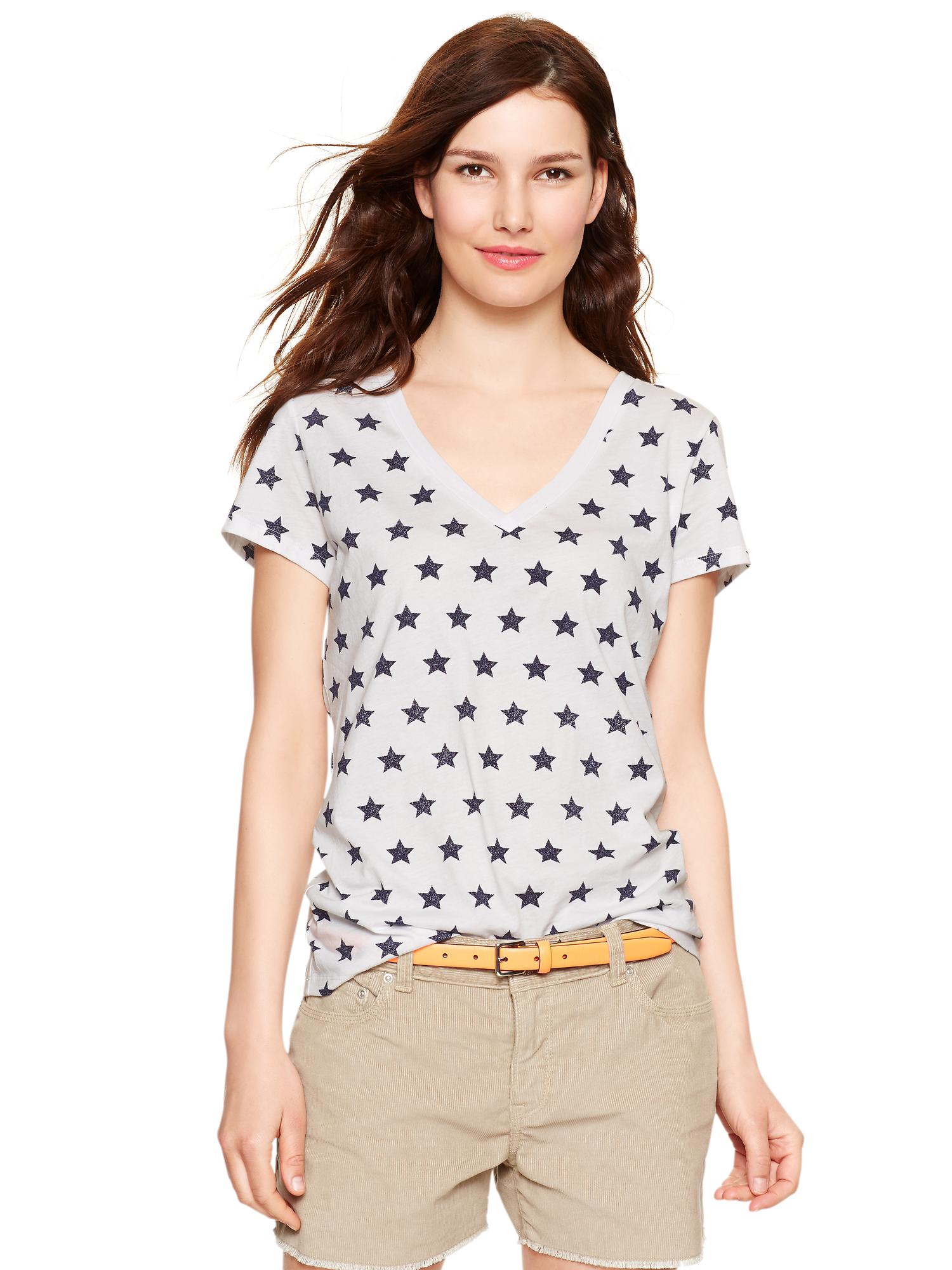 Essential star print V-neck T | Gap