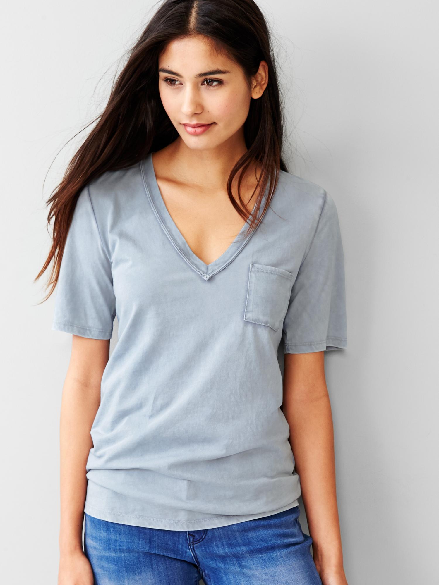 V-neck pocket tee | Gap