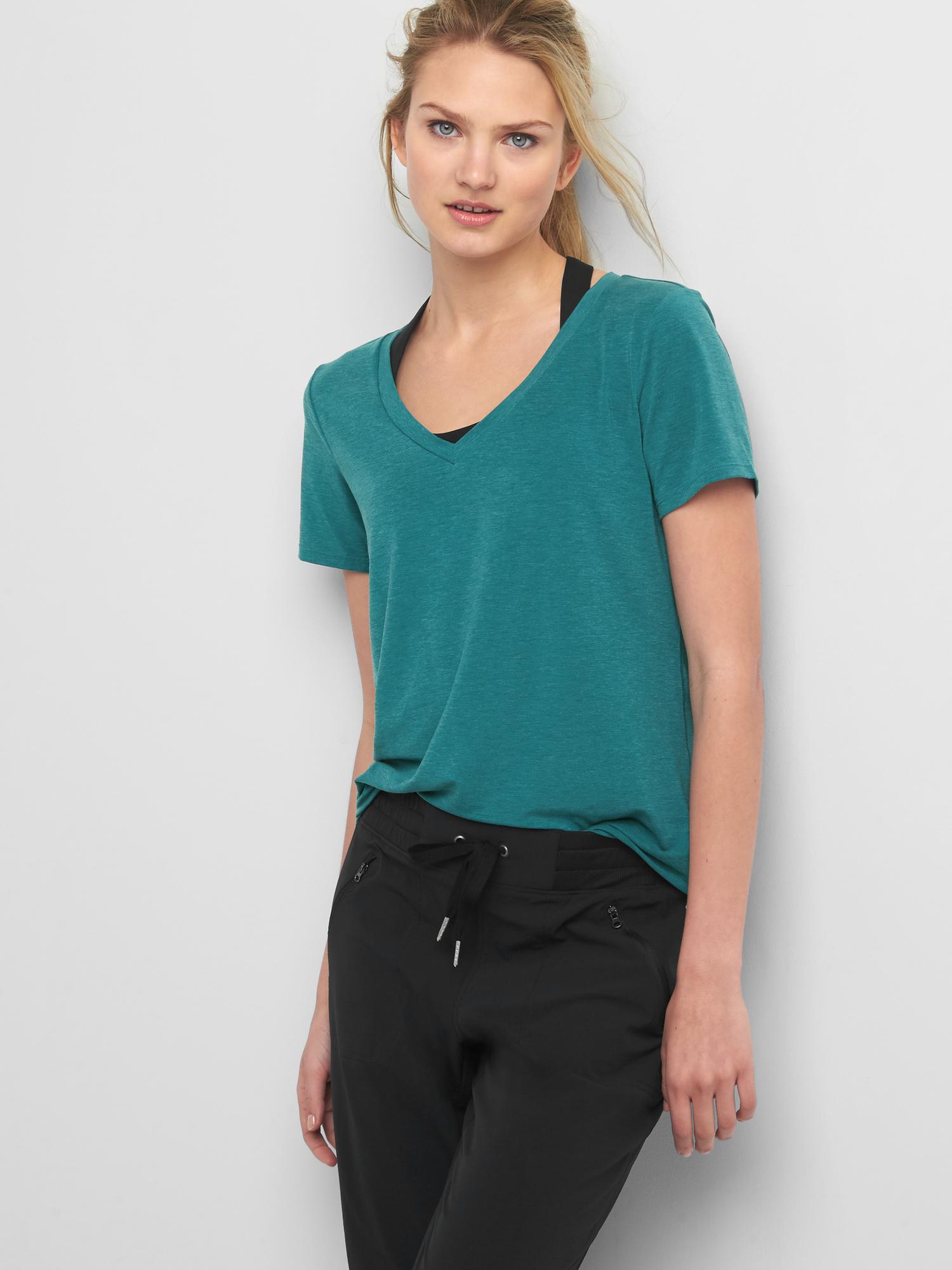 GapFit Breathe V-Neck T-Shirt | Gap