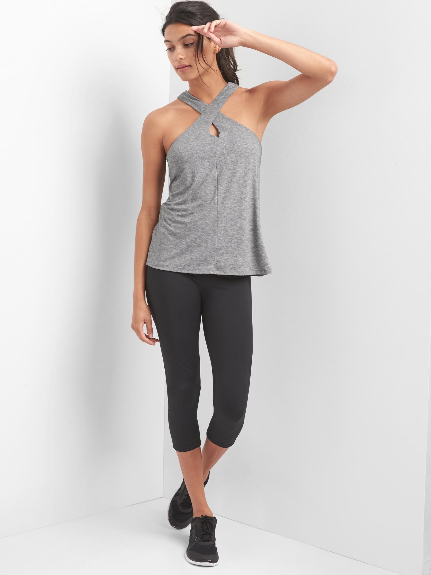 GapFit Breathe keyhole shelf tank | Gap