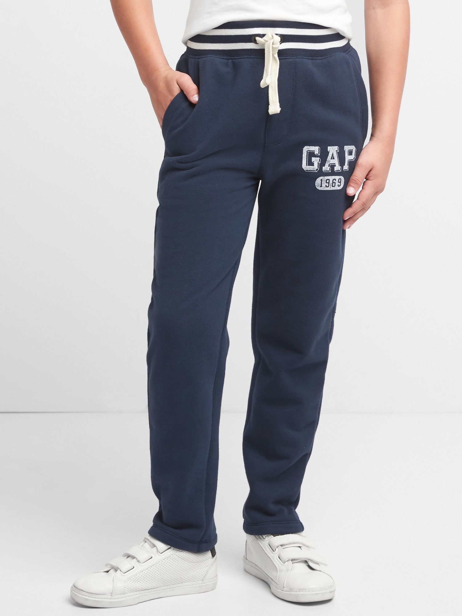 Athletic logo fleece sweats | Gap
