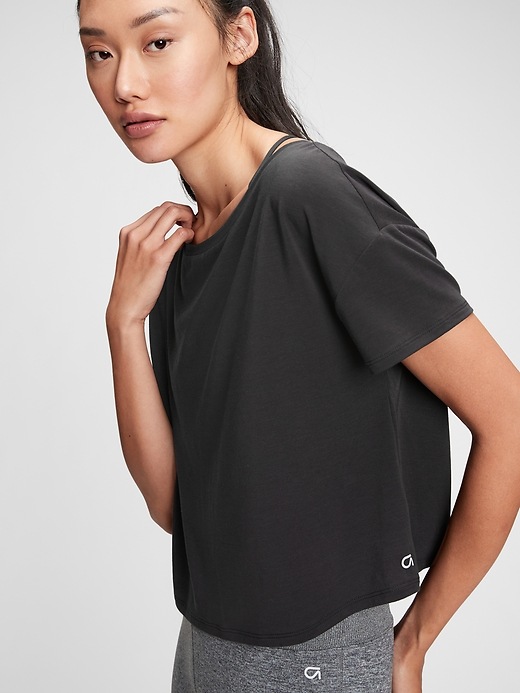 GapFit Breathe Cropped T-Shirt | Gap