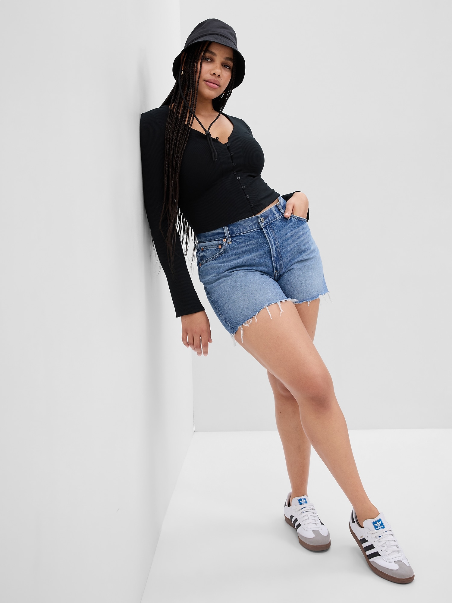 4" Low Rise Stride Denim Shorts | Gap