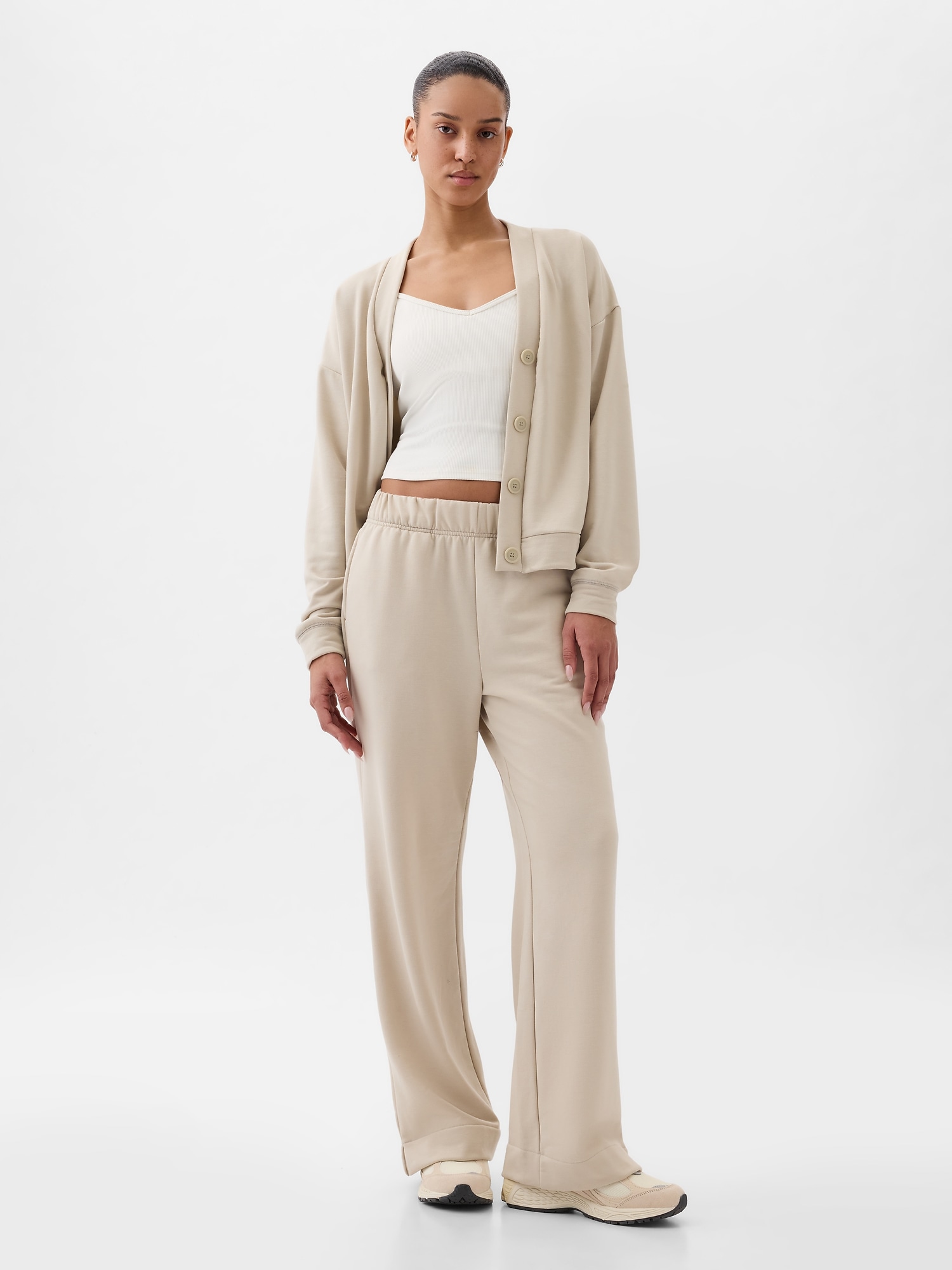 Mid Rise Cloudlight Straight Leg Sweatpants | Gap