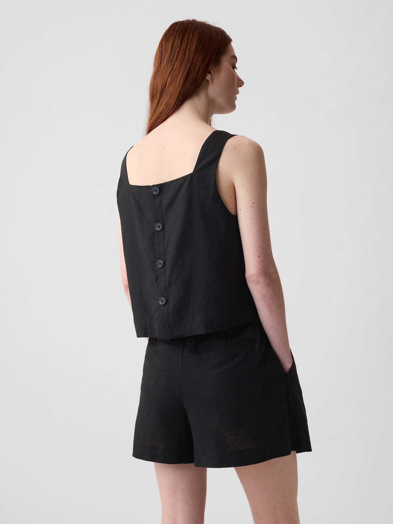 Linen-Blend Button-Back Cropped Tank Top | Gap